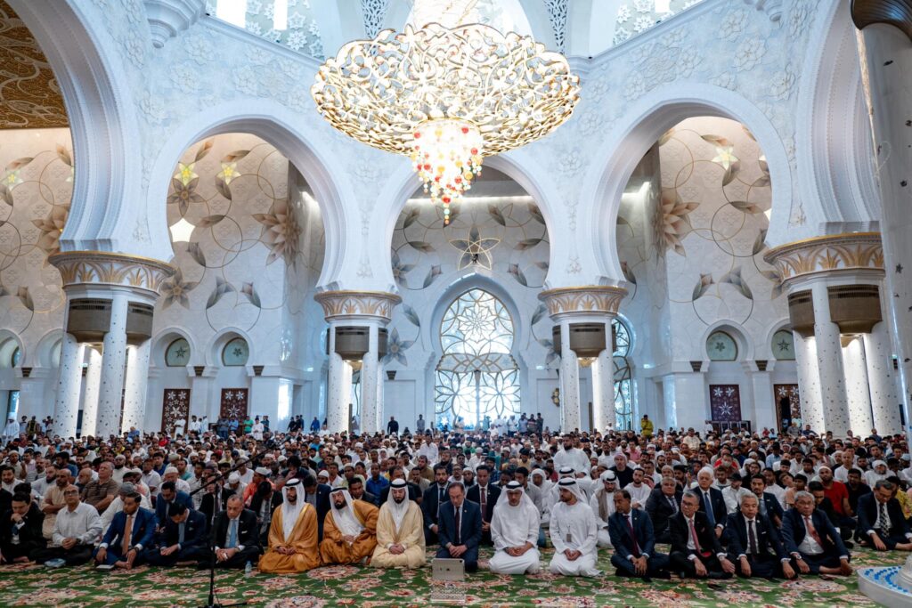 PHOTO GALLERY : PM ANWAR JOINED THE CONGREGANTS TO PERFORM FRIDAY ...